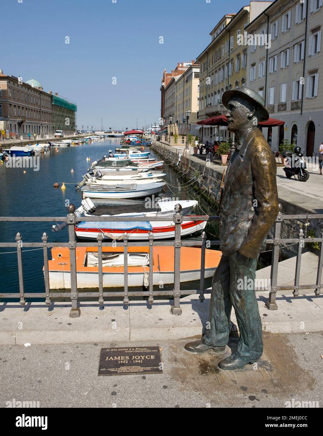 A statue of James Joyce on a street in Trieste Stock Photo - Alamy