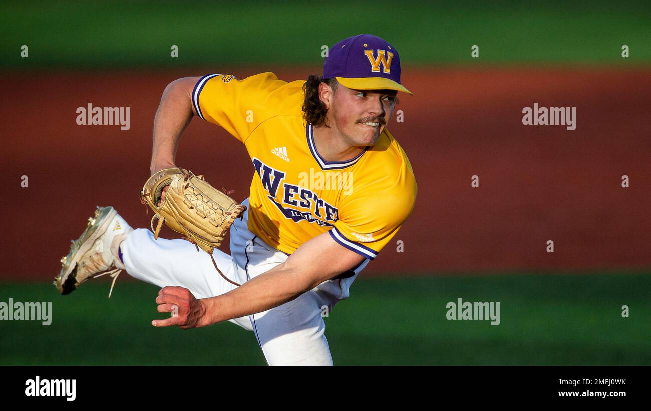 Western Illinois pitcher Jace Warkentien (6) throws a pitch against ...