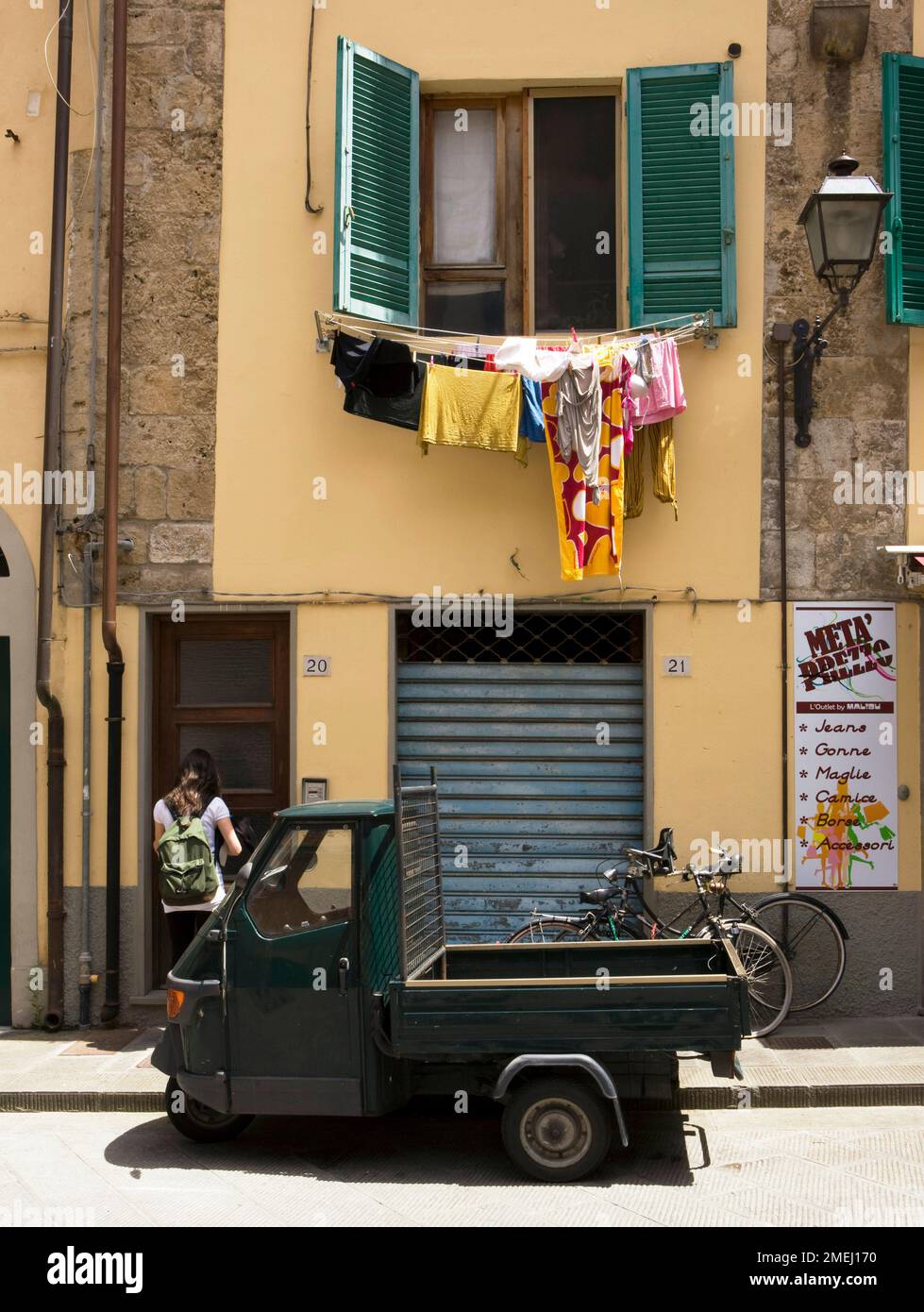 Laundry drying in a back street in Pisa Stock Photo - Alamy