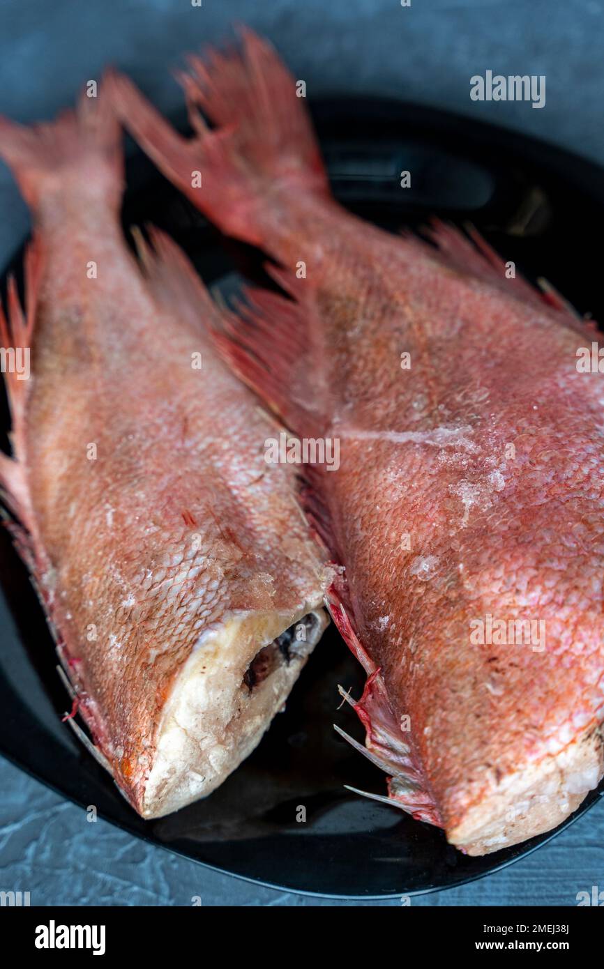 Headless fish hi-res stock photography and images - Alamy
