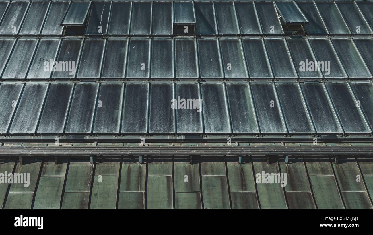 Steel frame windows hi-res stock photography and images - Alamy