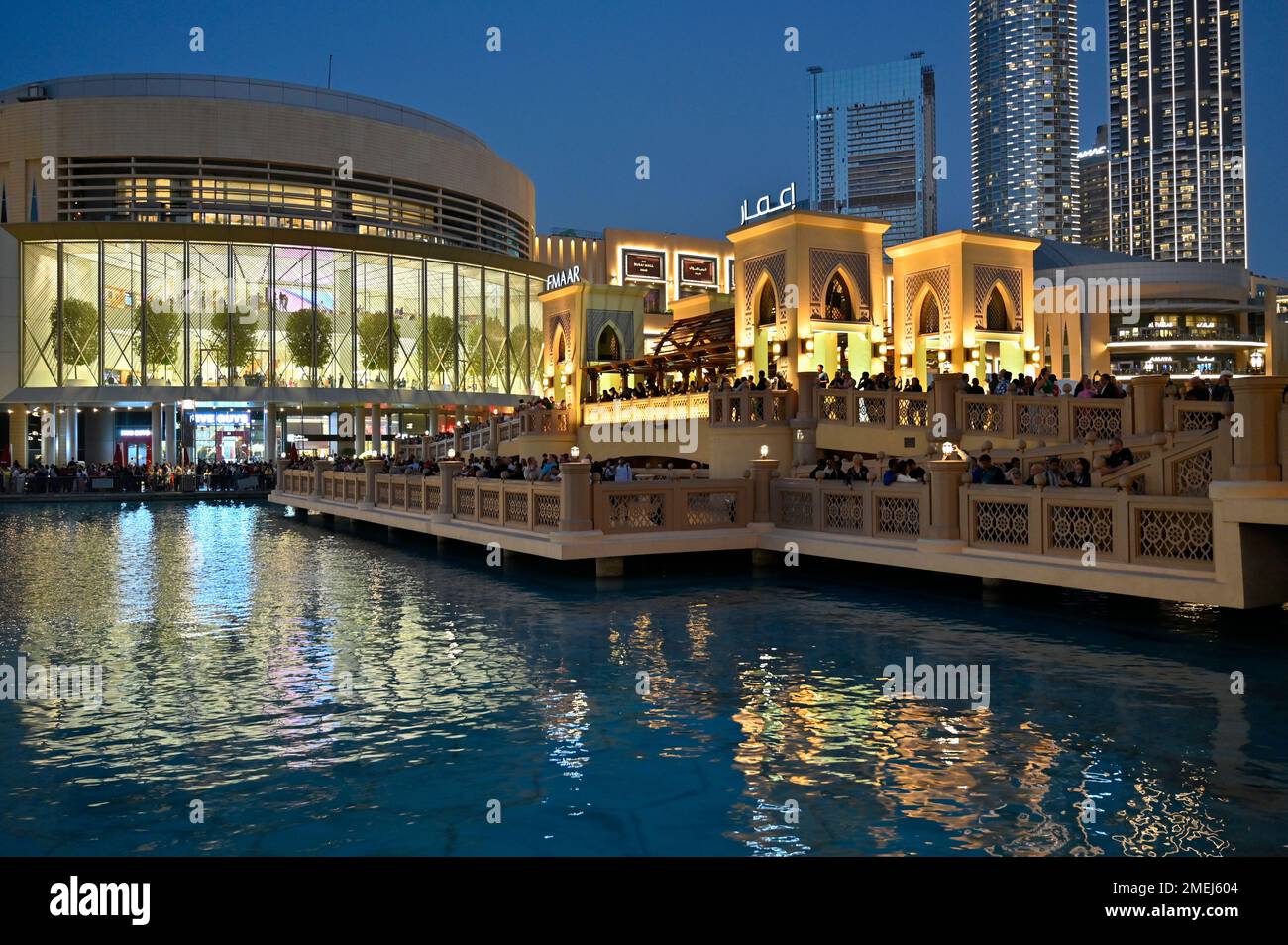 Dubai funtain hi-res stock photography and images - Alamy