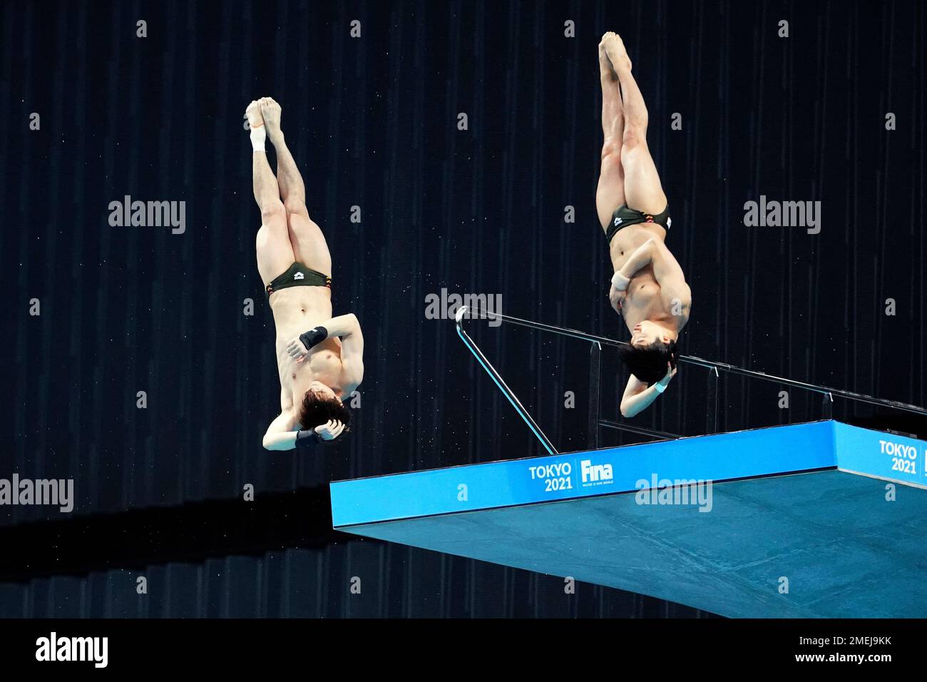 Kim Yeong-nam and Woo Ha-ram of South Korea dive the men's synchronized ...