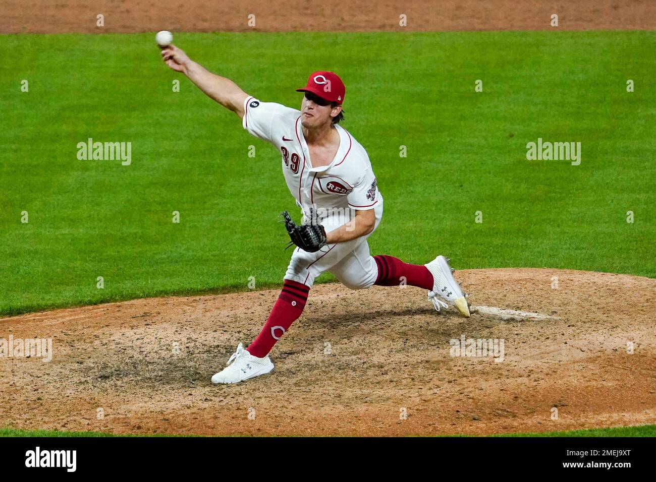 Cincinnati Reds pitcher Lucas Sims throws during the ninth inning of ...