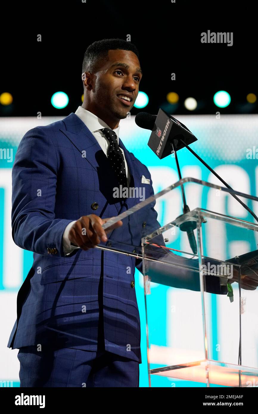 Byron Jones announces the Miami Dolphins pick during the third round of ...