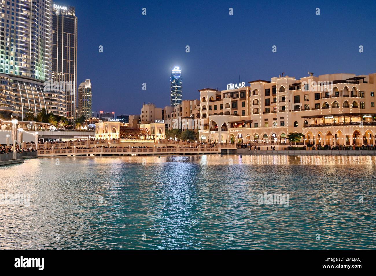 Dubai funtain hi-res stock photography and images - Alamy