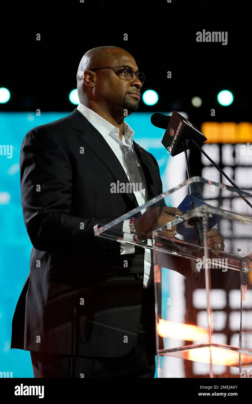 Troy Vincent announces a pick during the third round of the NFL Draft ...