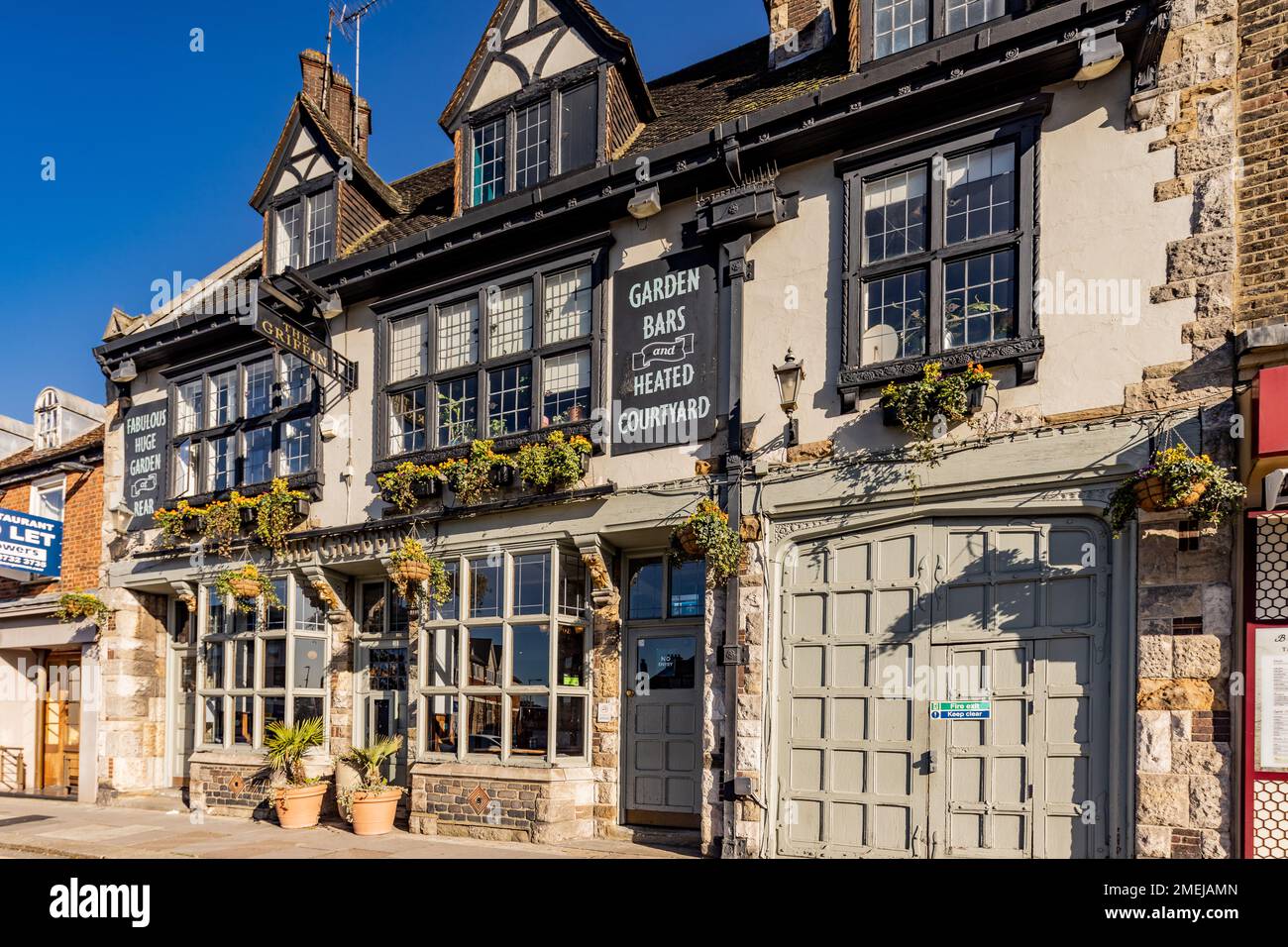 High barnet underground station hi-res stock photography and images - Alamy