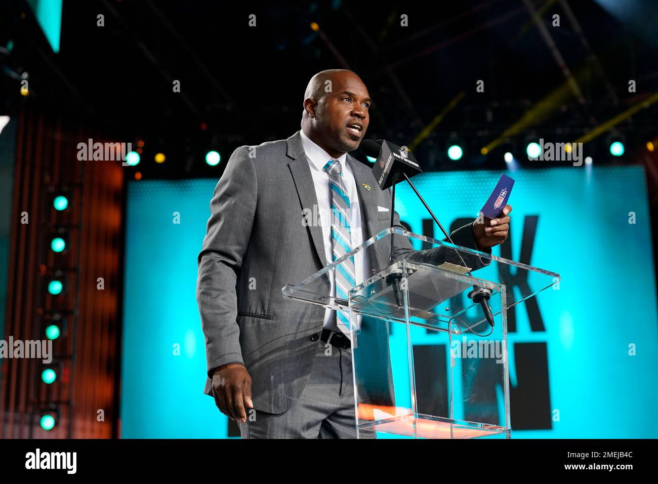 Kevin Hardy announces the TEAM's pick during the second round of the ...