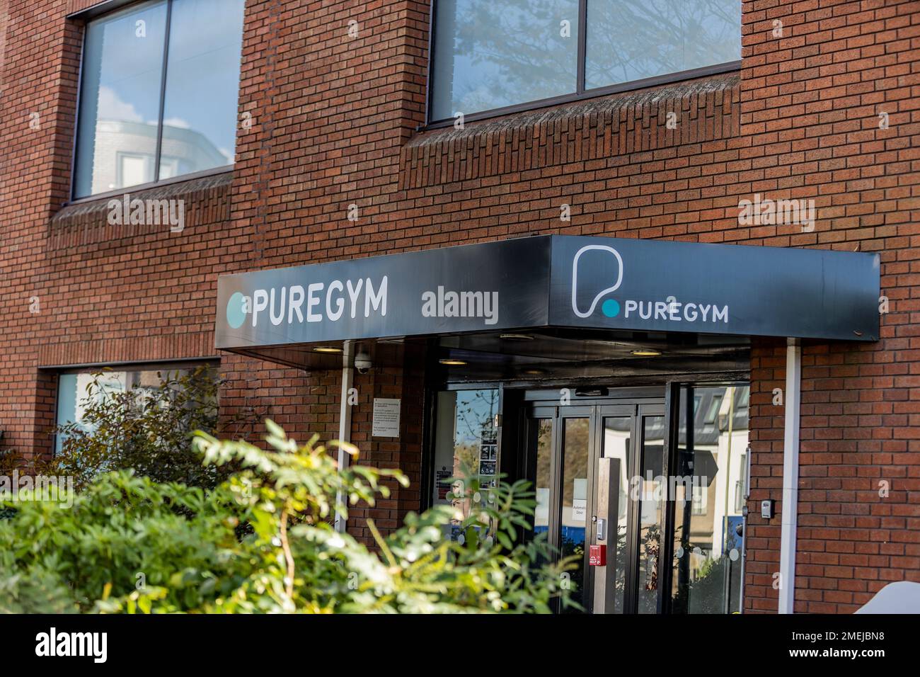 High barnet underground station hi-res stock photography and images - Alamy