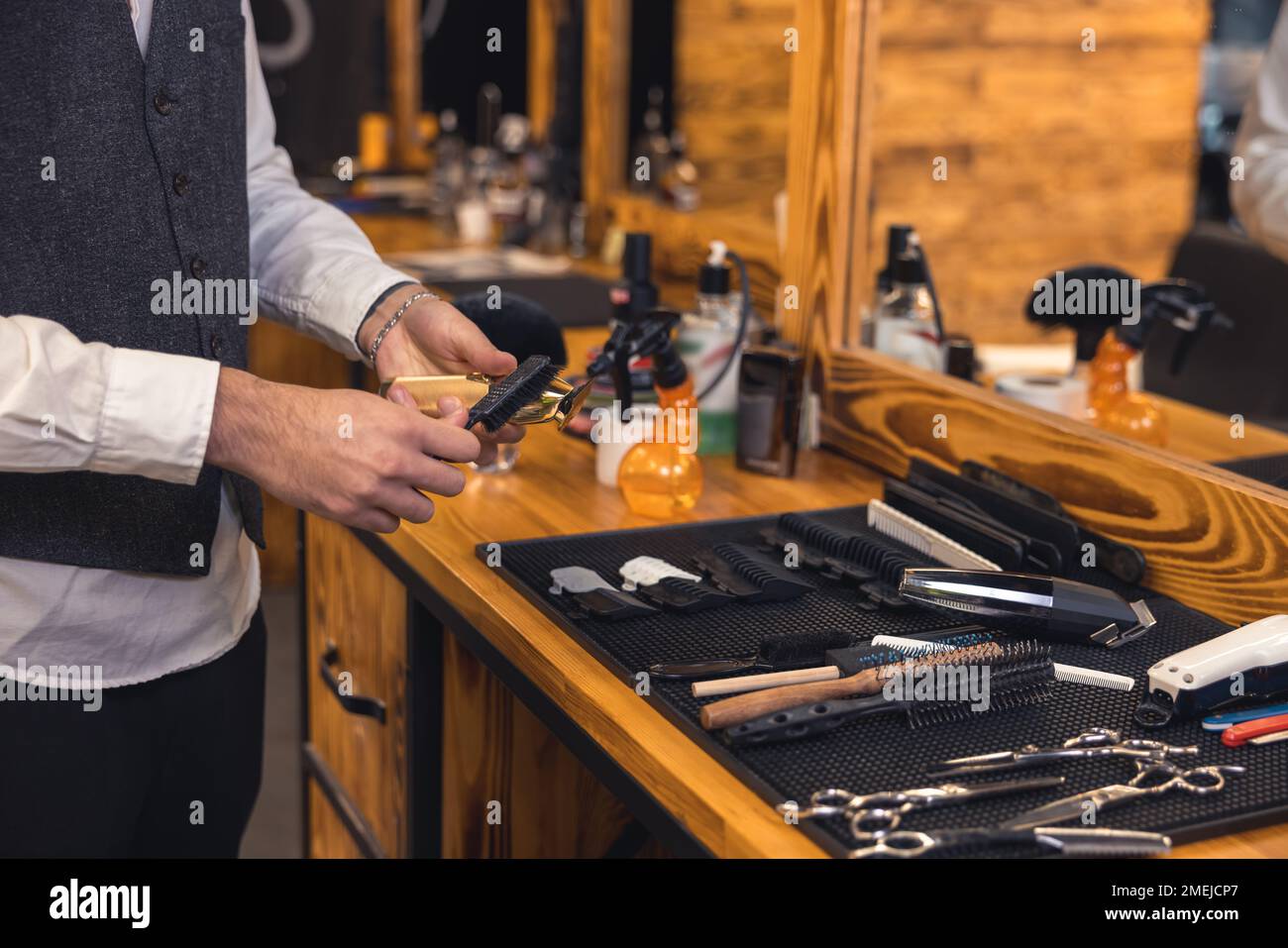 Barber with hairdressing tools an the barbershop Stock Photo - Alamy