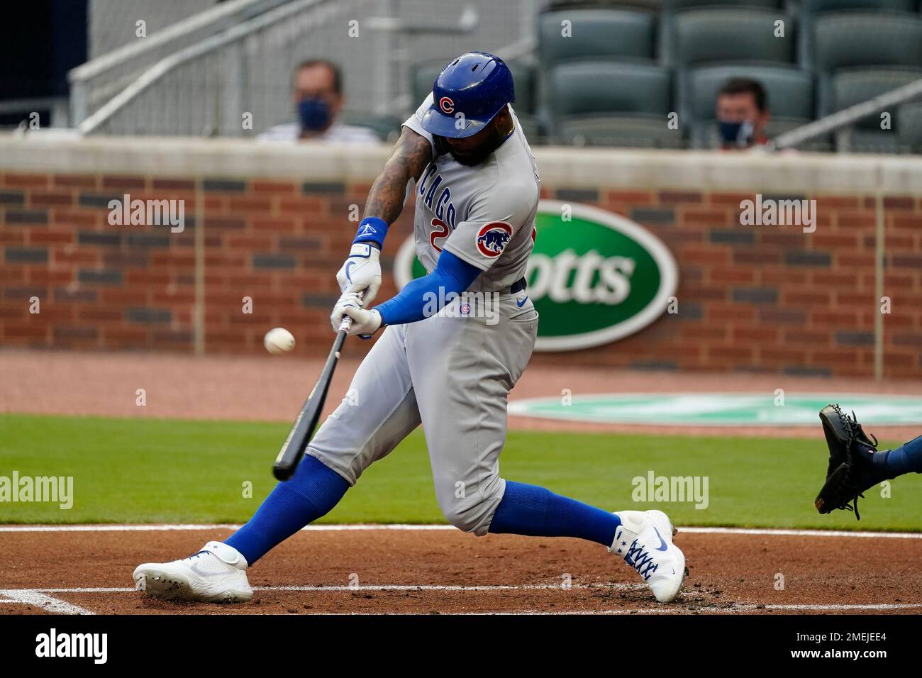 Chicago Cubs right fielder Jason Heyward (22) bats against the Atlanta ...