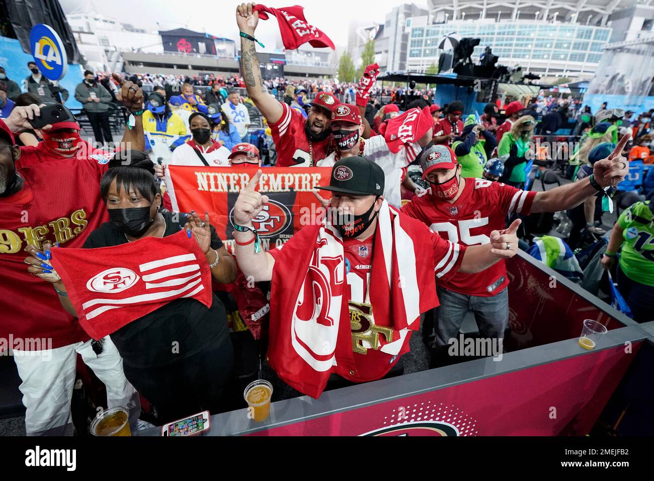 A group of San Francisco 49ers fans cheer as they await the NFL ...