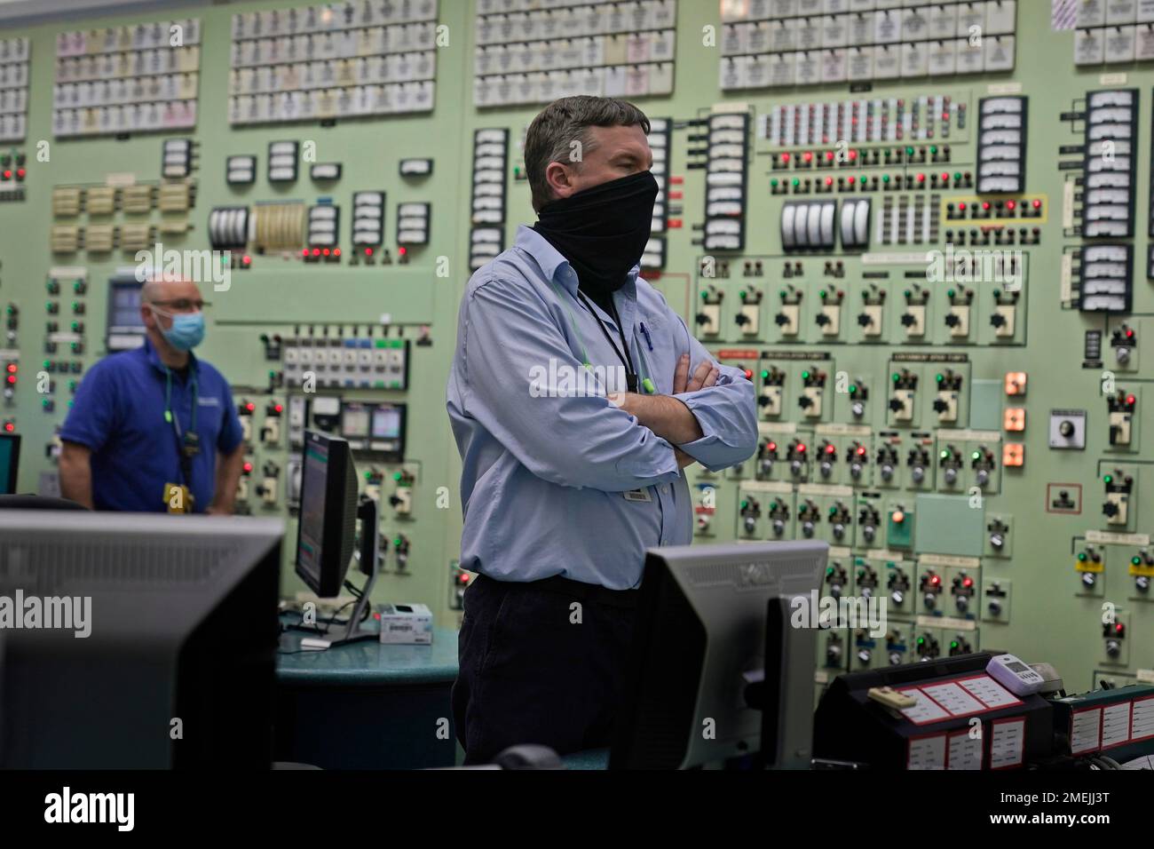 Reactor operators Eugene Vanderbeek, left, and Andrew Goerres monitor the Unit 3 reactor at ...