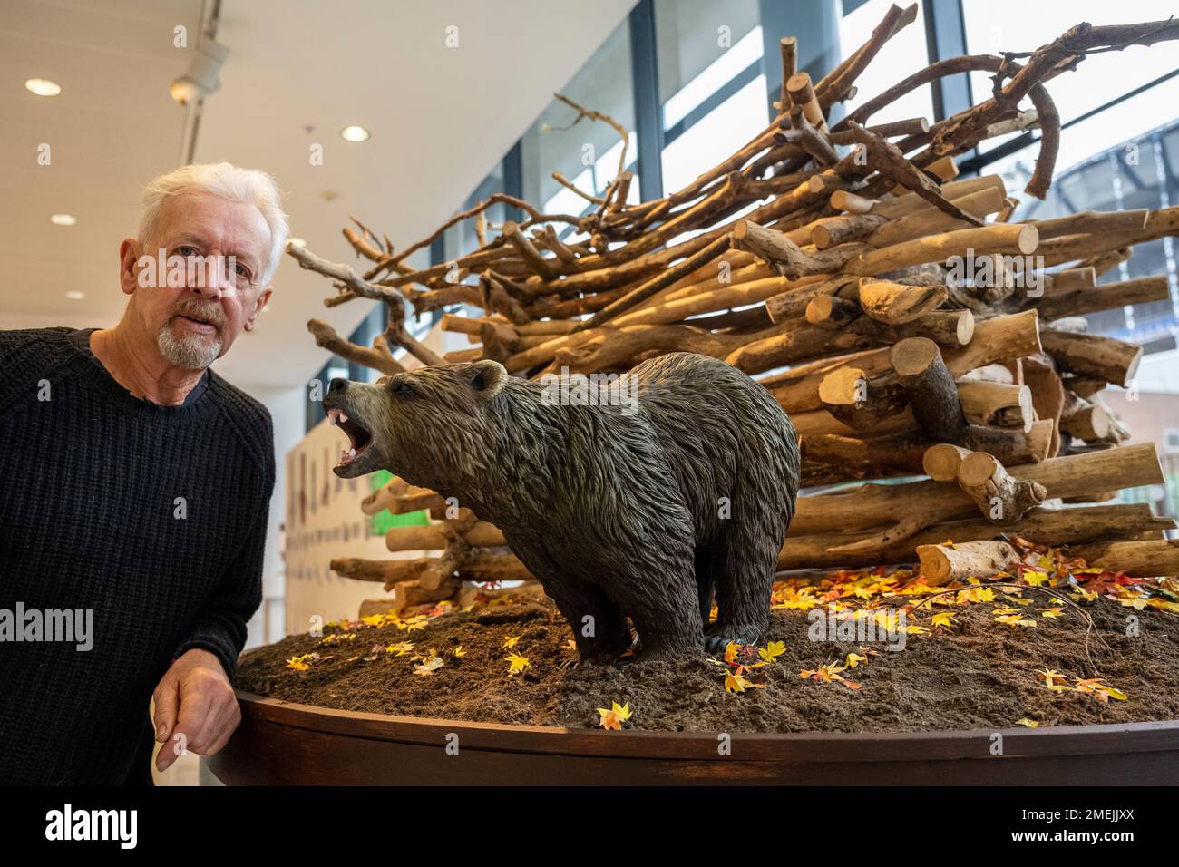 London, UK. 24 January 2023. David Mach RA poses with one of his ...