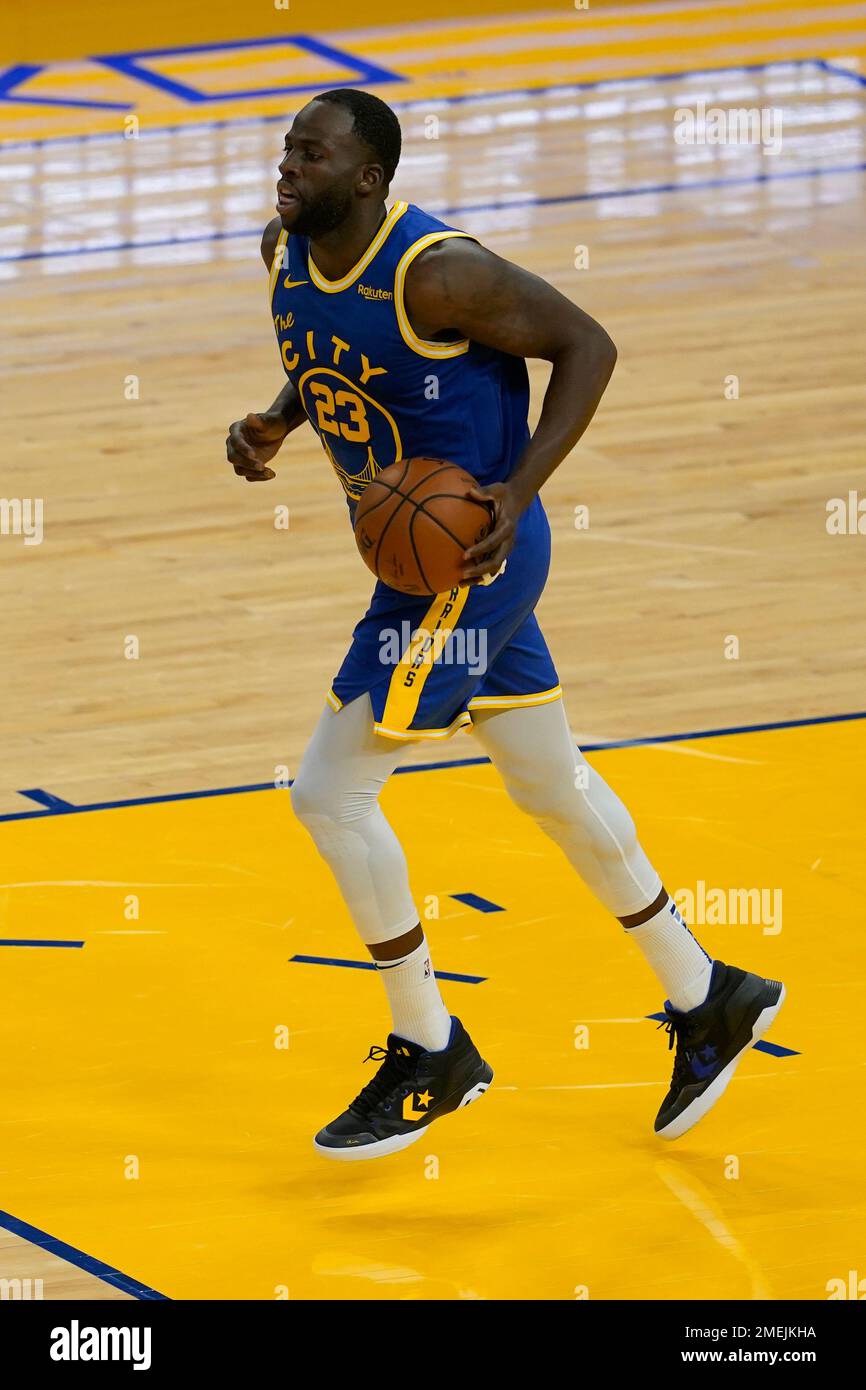 Golden State Warriors forward Draymond Green (23) against the Dallas ...