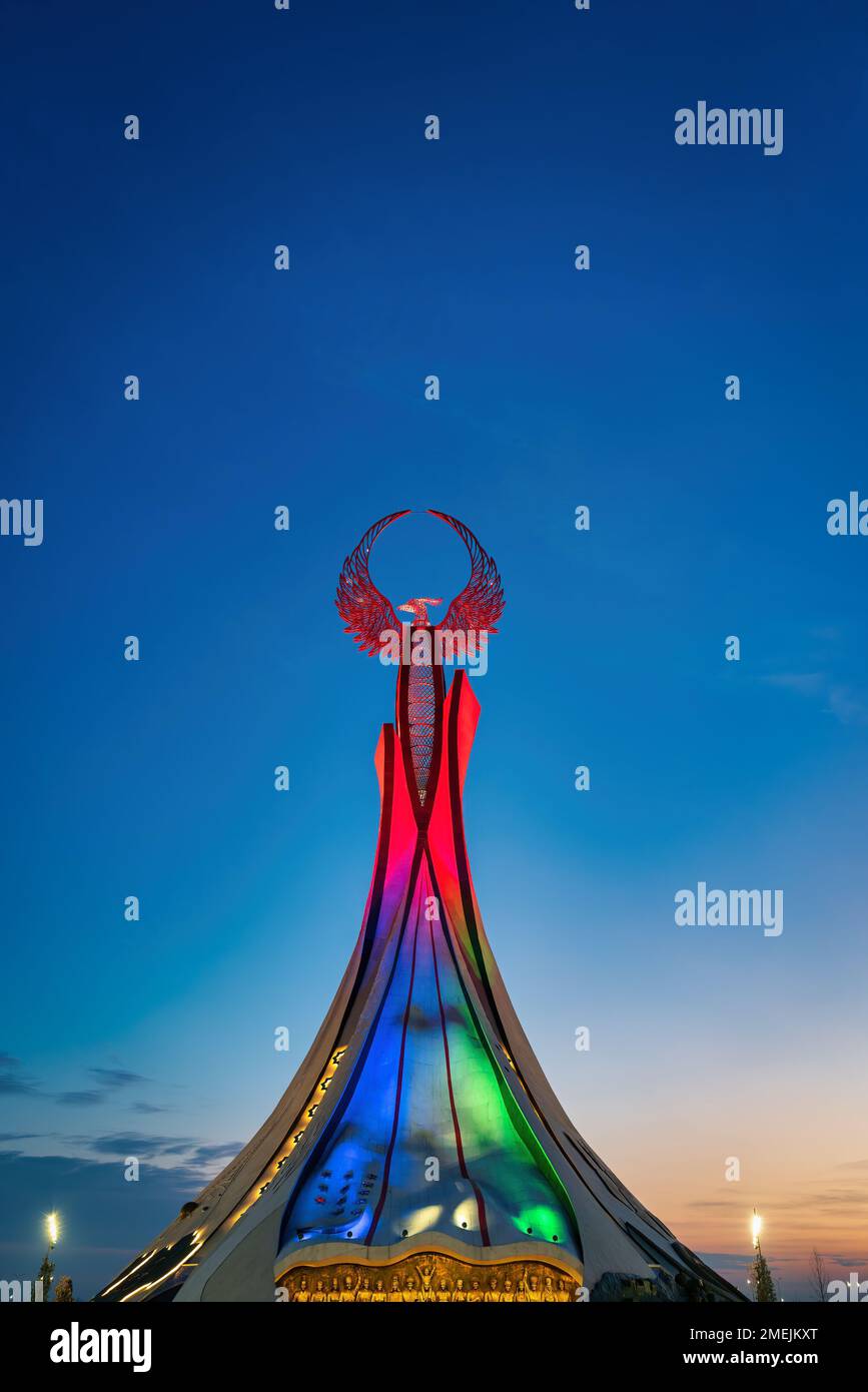 UZBEKISTAN, TASHKENT - JANUARY 4, 2023: Illuminated monument of ...