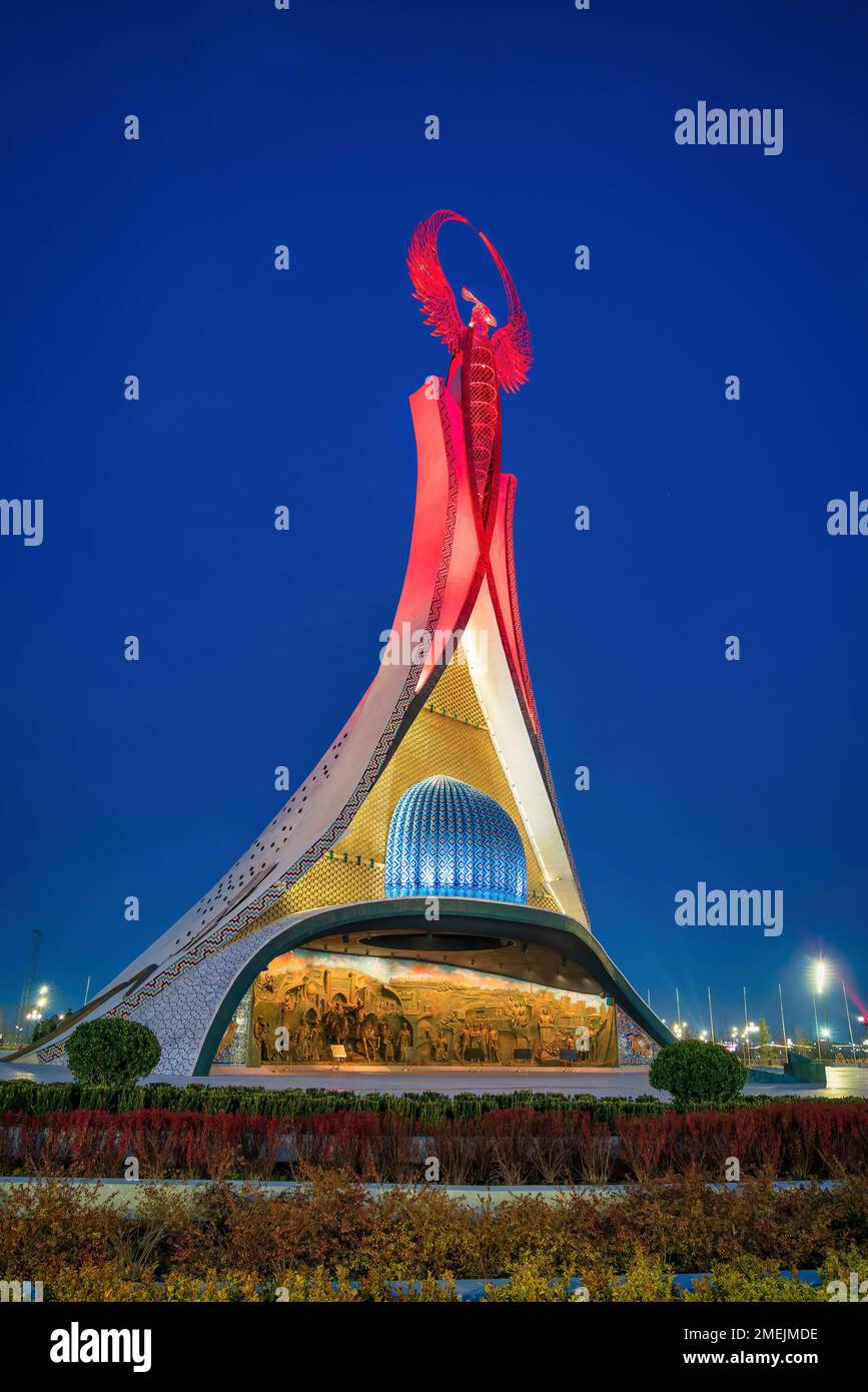 UZBEKISTAN, TASHKENT - JANUARY 4, 2023: Illuminated monument of ...