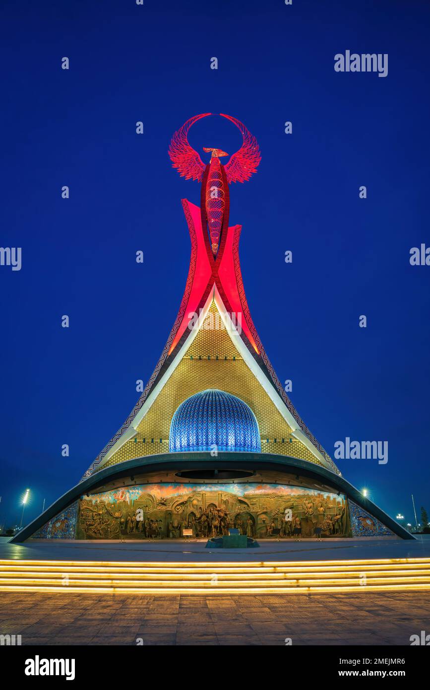 UZBEKISTAN, TASHKENT - JANUARY 4, 2023: Illuminated monument of ...
