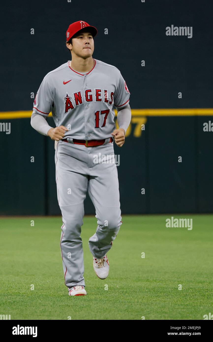Los Angeles Angels Shohei Ohtani (17) warms up before playing against ...