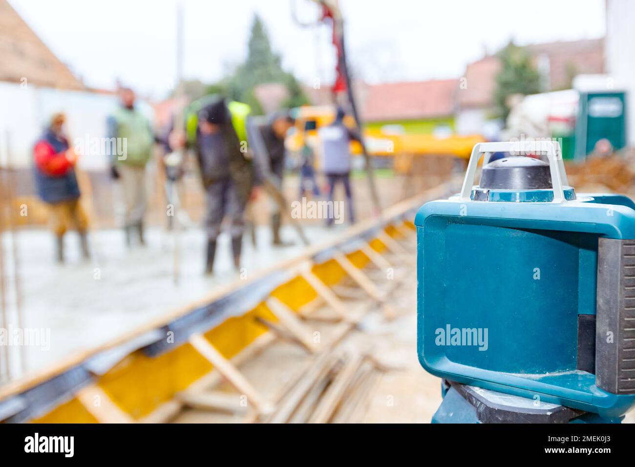 Total center device with laser for leveling other devices to level ...