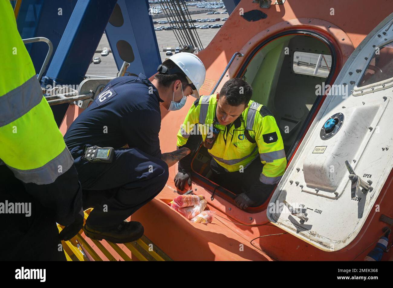 Visual distress signal hi-res stock photography and images - Alamy