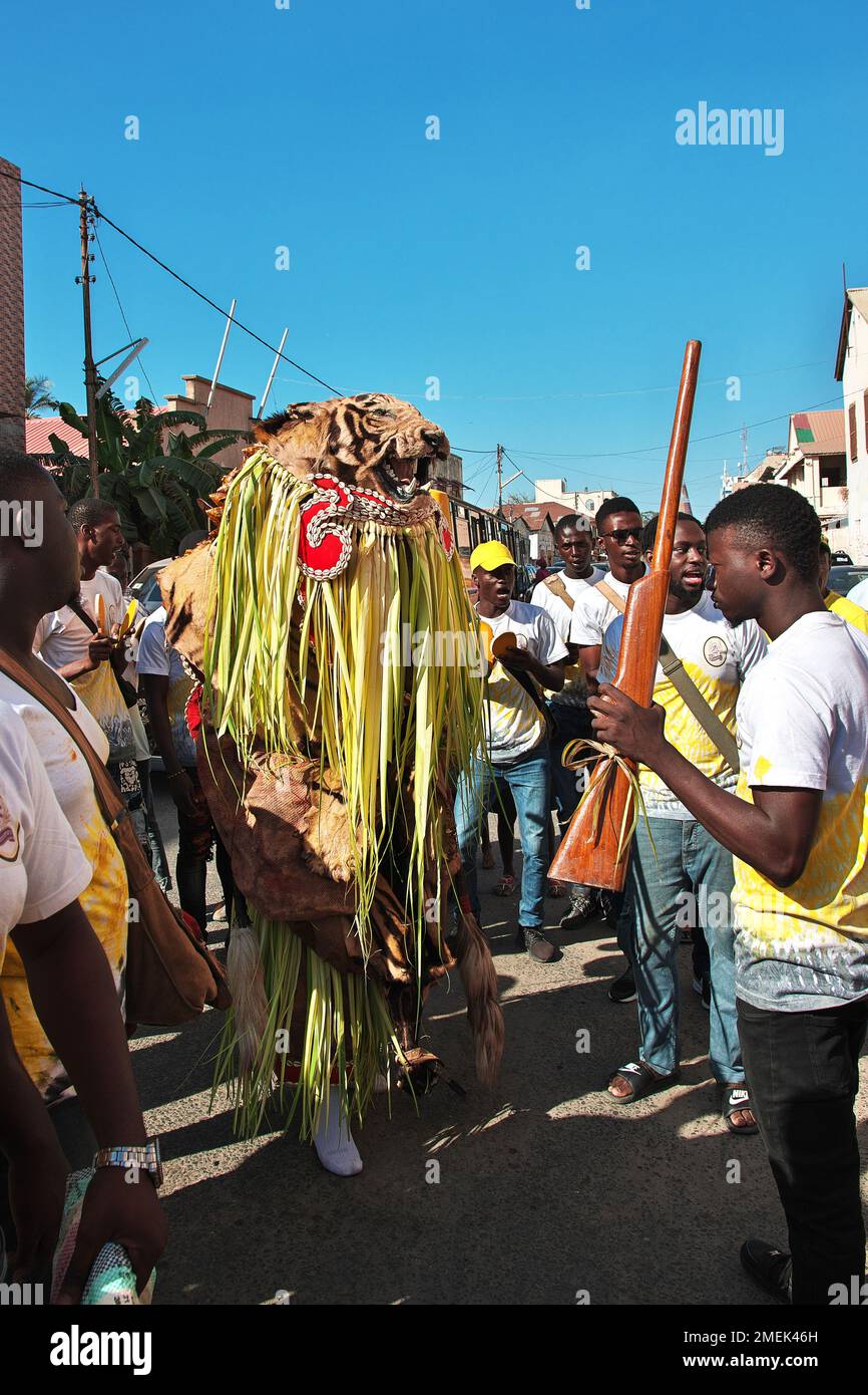 West african wedding dress hi-res stock photography and images - Alamy