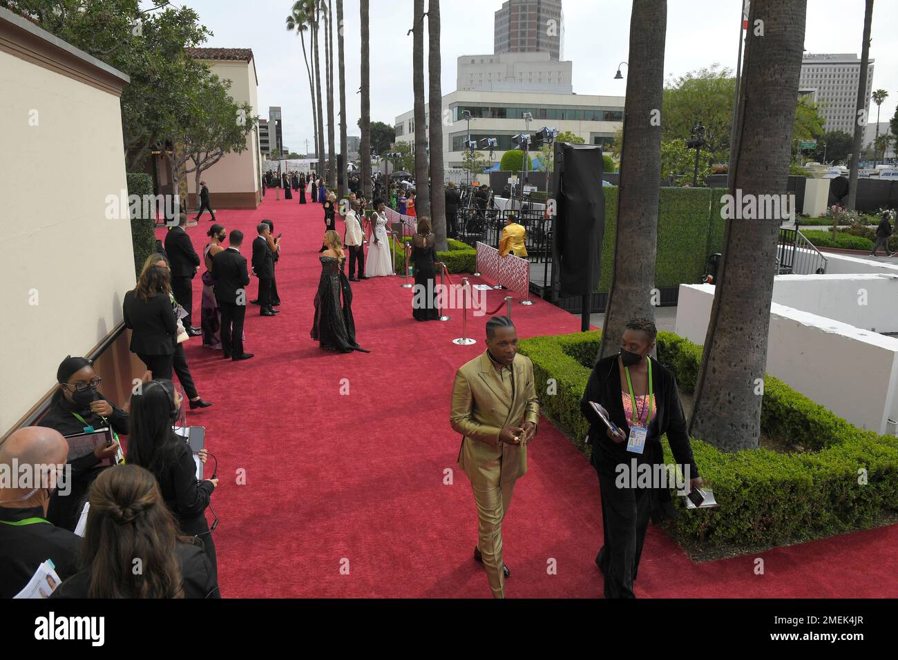 Leslie Odom Jr. front to back, Marlee Matlin, Viola Davis and Julius ...