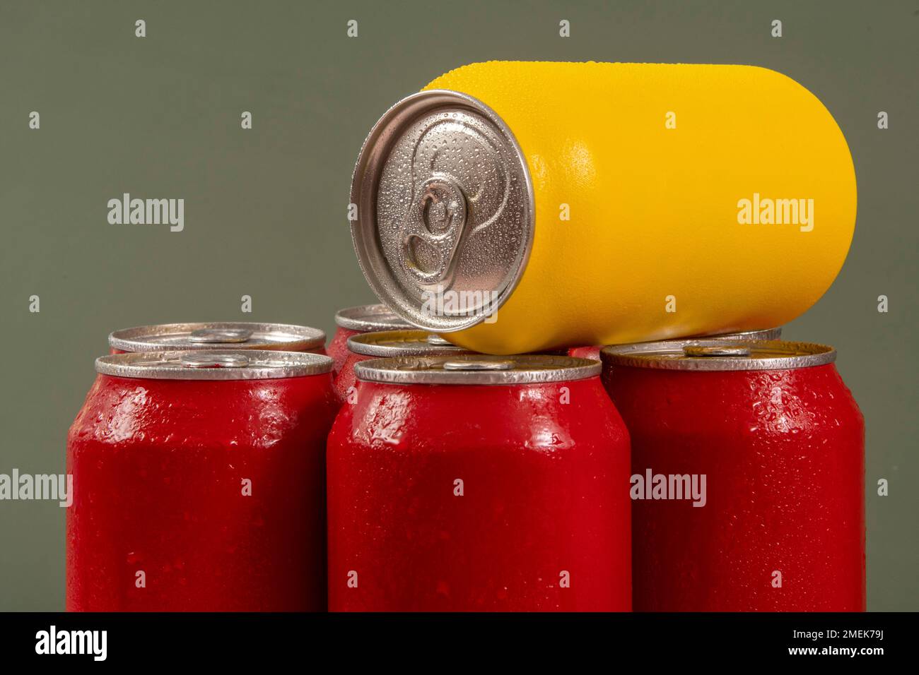 Group of aluminum soda cans, chilled, frozen and with water drops Stock ...