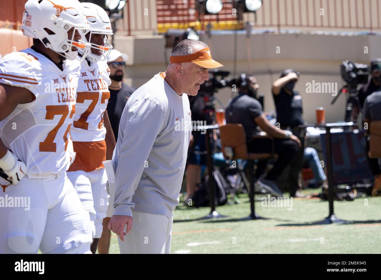 Texas offensive coordinator Kyle Flood works with the offensive line before the Texas Orange and ...