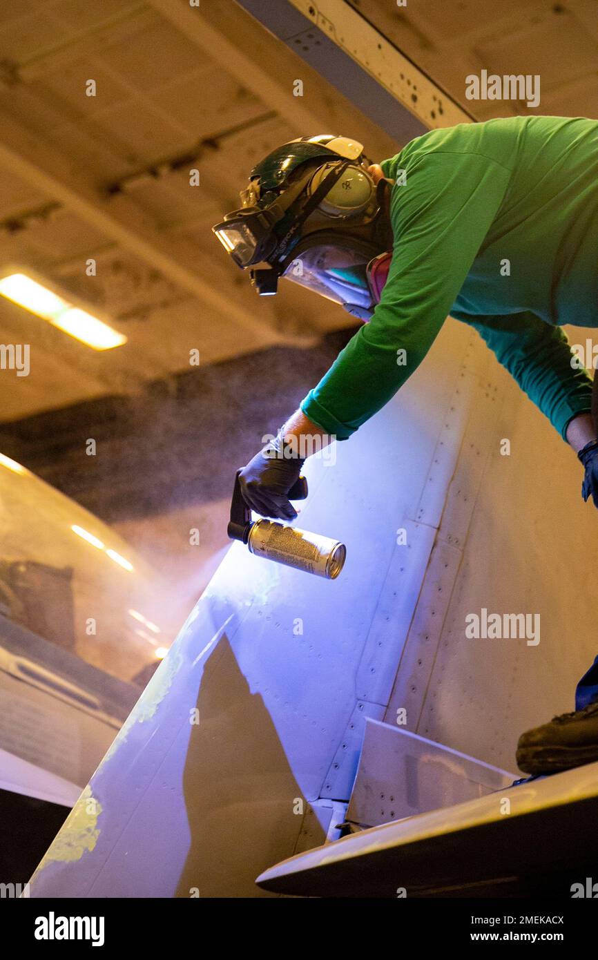 220817-N-UI066-1021 ATLANTIC OCEAN (Aug. 17, 2022) Aviation Structural ...