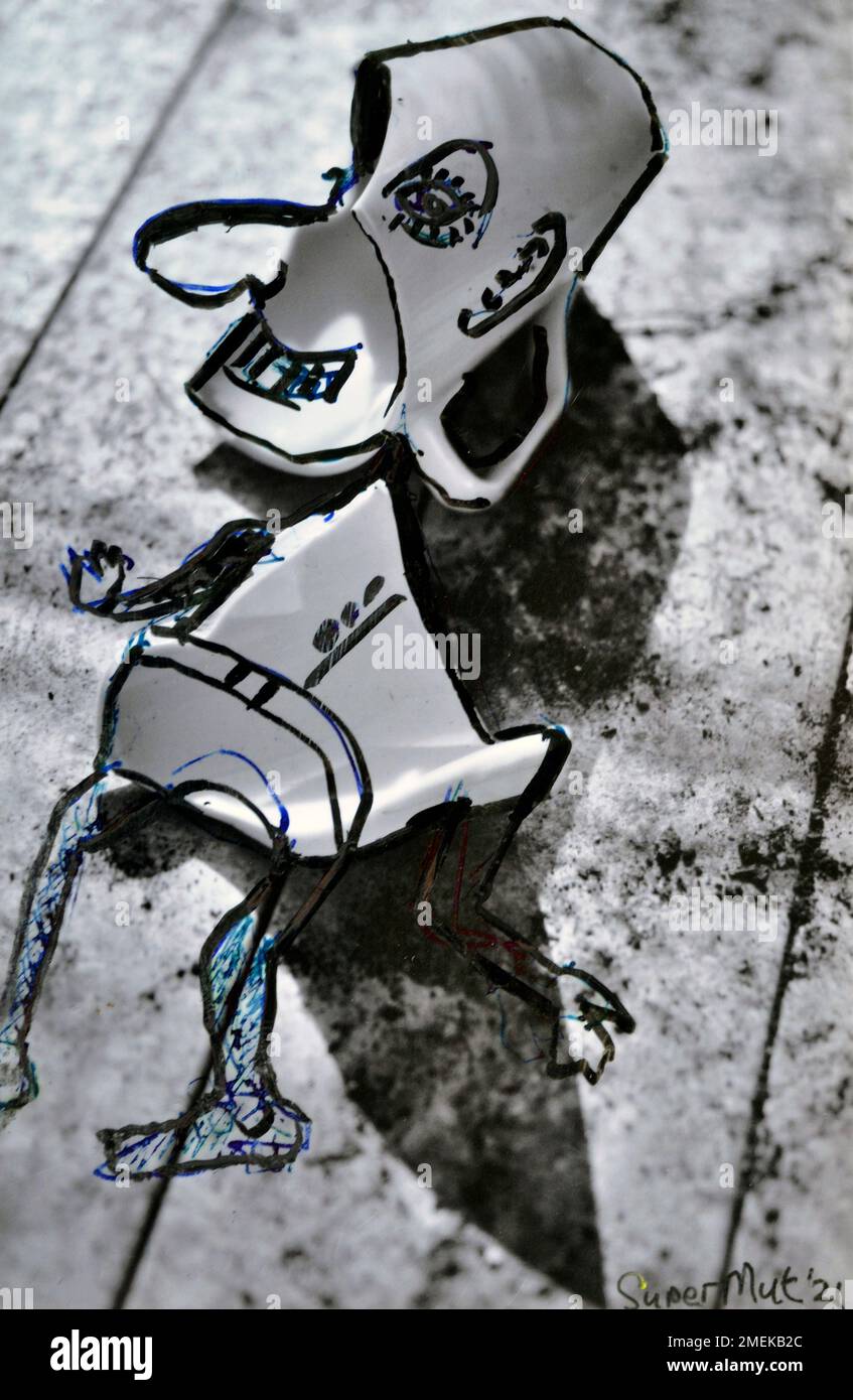 Broken china mug hi-res stock photography and images - Alamy