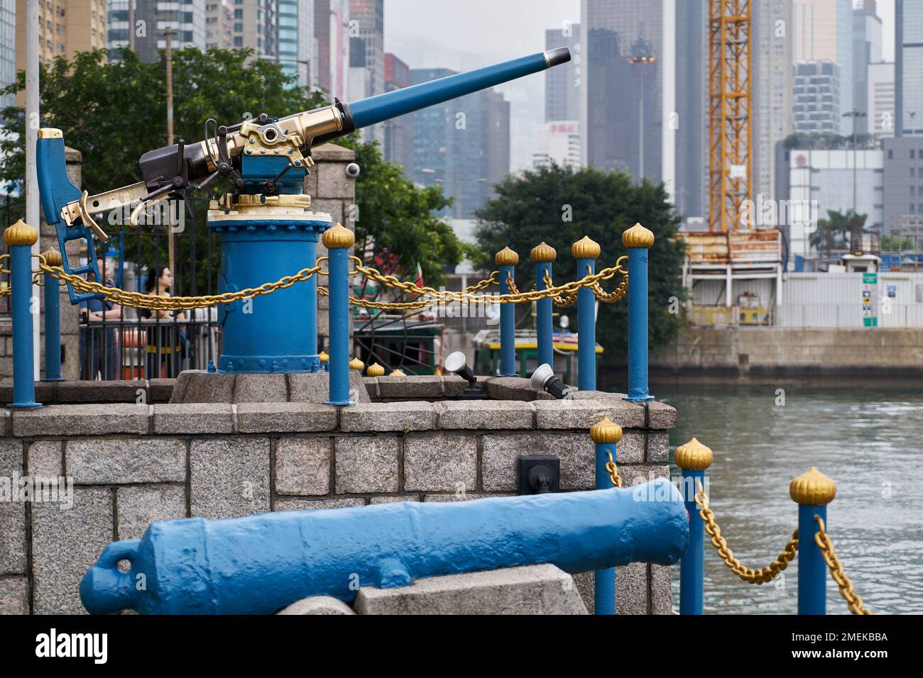 Noonday gun hi-res stock photography and images - Alamy
