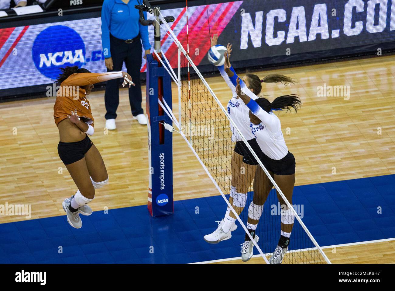 Kentucky's Madison Lilley (3) and Azhani Tealer (15) block a spike from ...