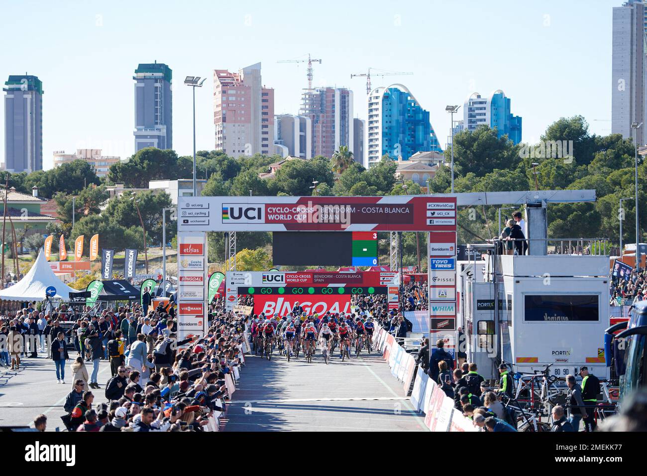 Start women's elite in action during the UCI Cyclo-cross World Cup ...