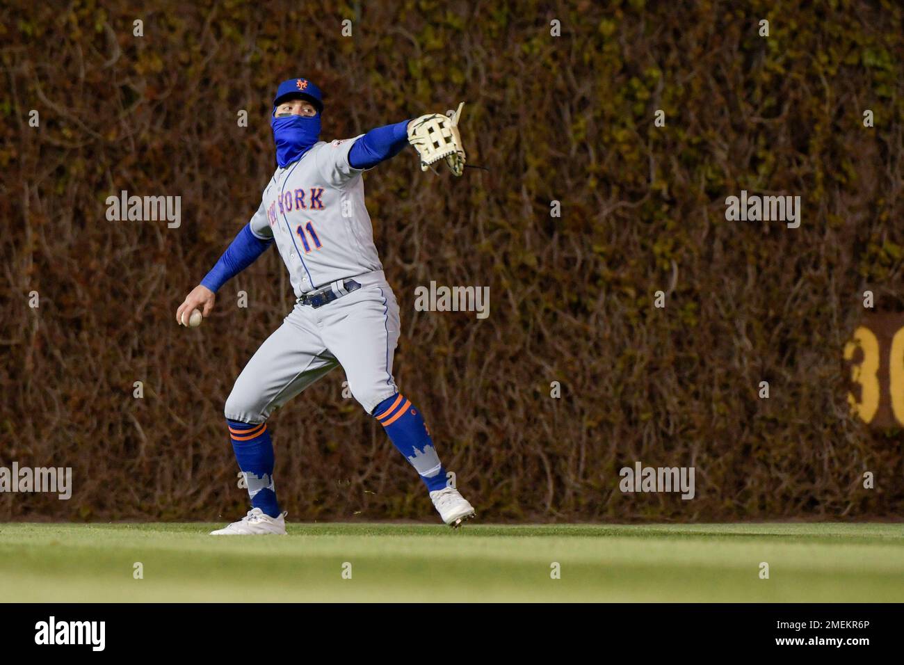 New York Mets center fielder Kevin Pillar (11) fields the abll during ...