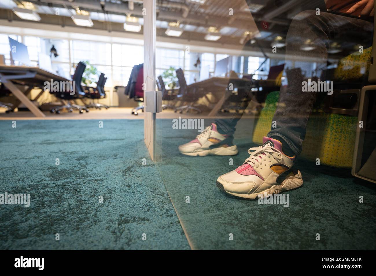 23 January 2023, Hessen, Frankfurt/Main: A man works in a coworking ...