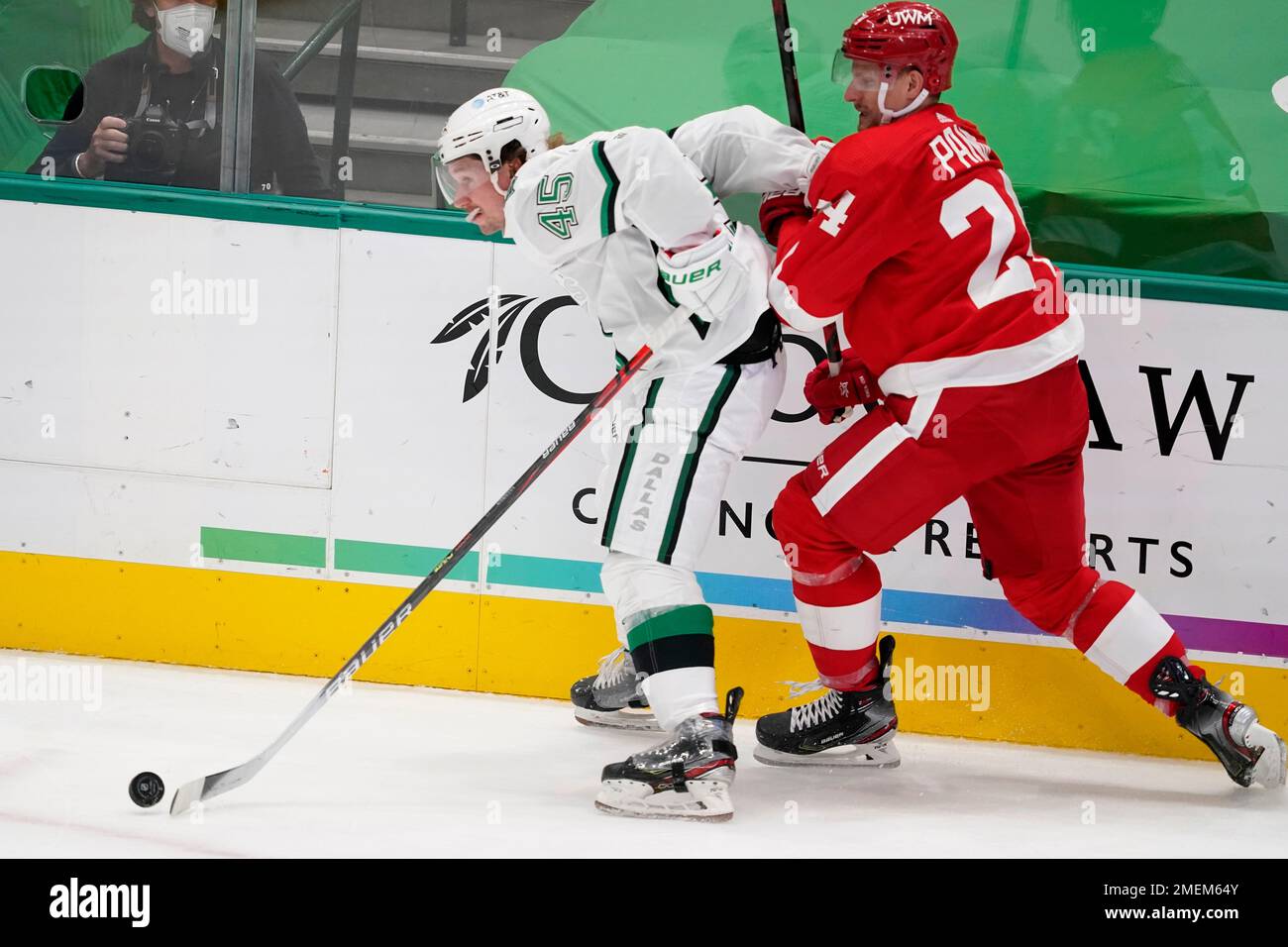 Dallas Stars defenseman Sami Vatanen (45) holds off pressure from ...
