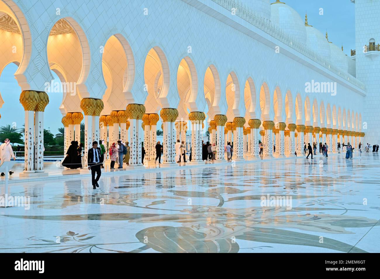 Sheikh Zayed Grand Mosque, Abu Dhabi Stock Photo - Alamy