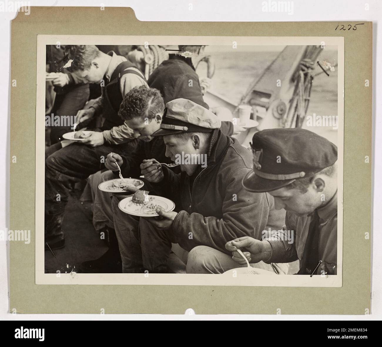 Ship personnel meal hi-res stock photography and images - Alamy