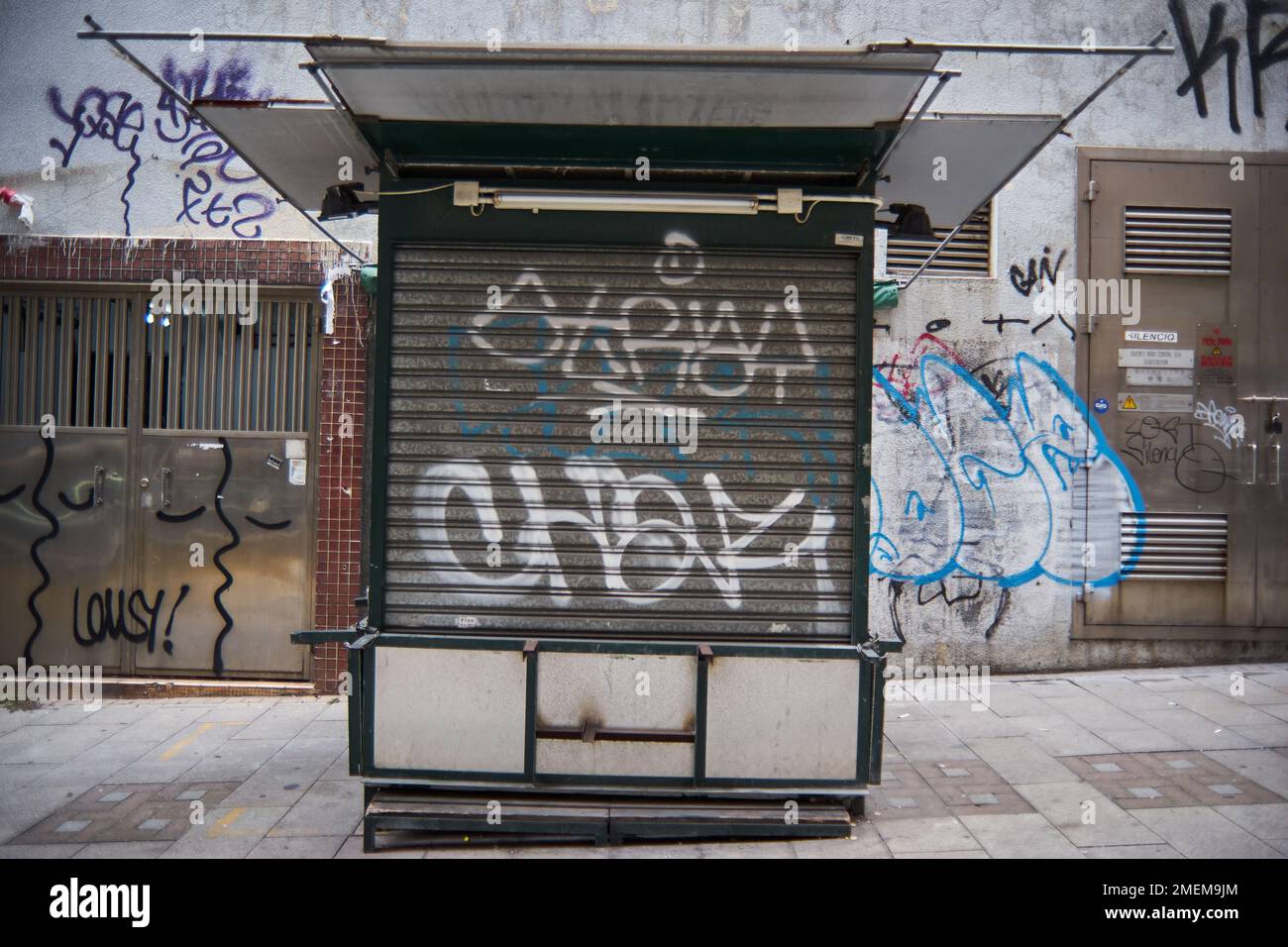 Graffiti on door shutter street hi-res stock photography and images - Alamy
