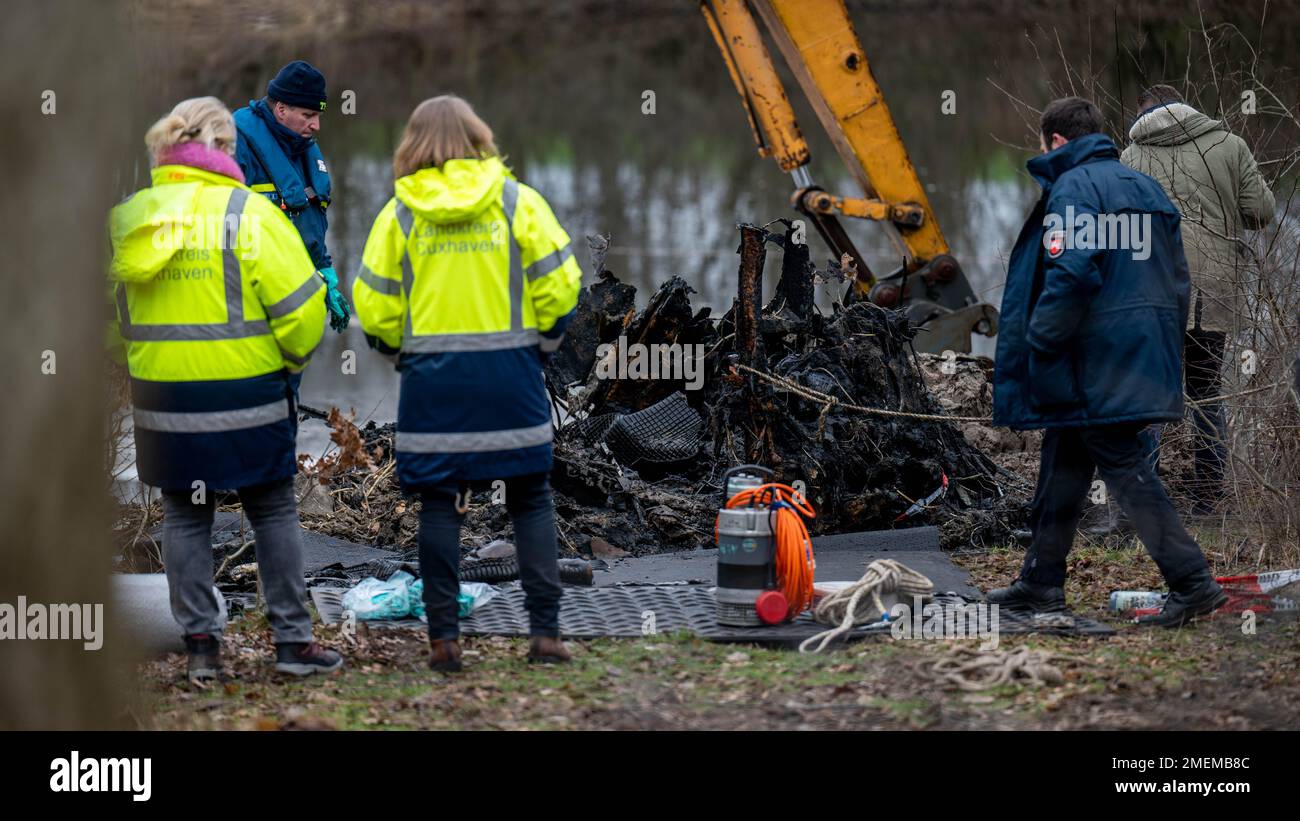 Lunestedt, Germany. 24th Jan, 2023. Police and THW (German Federal ...