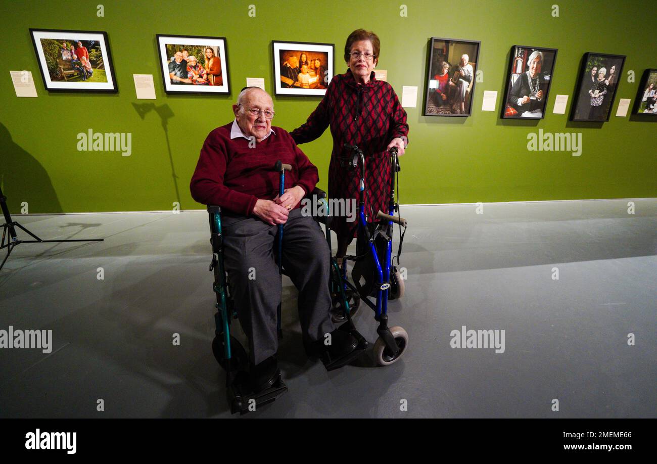 Werner ruth lachs portraits hi-res stock photography and images - Alamy