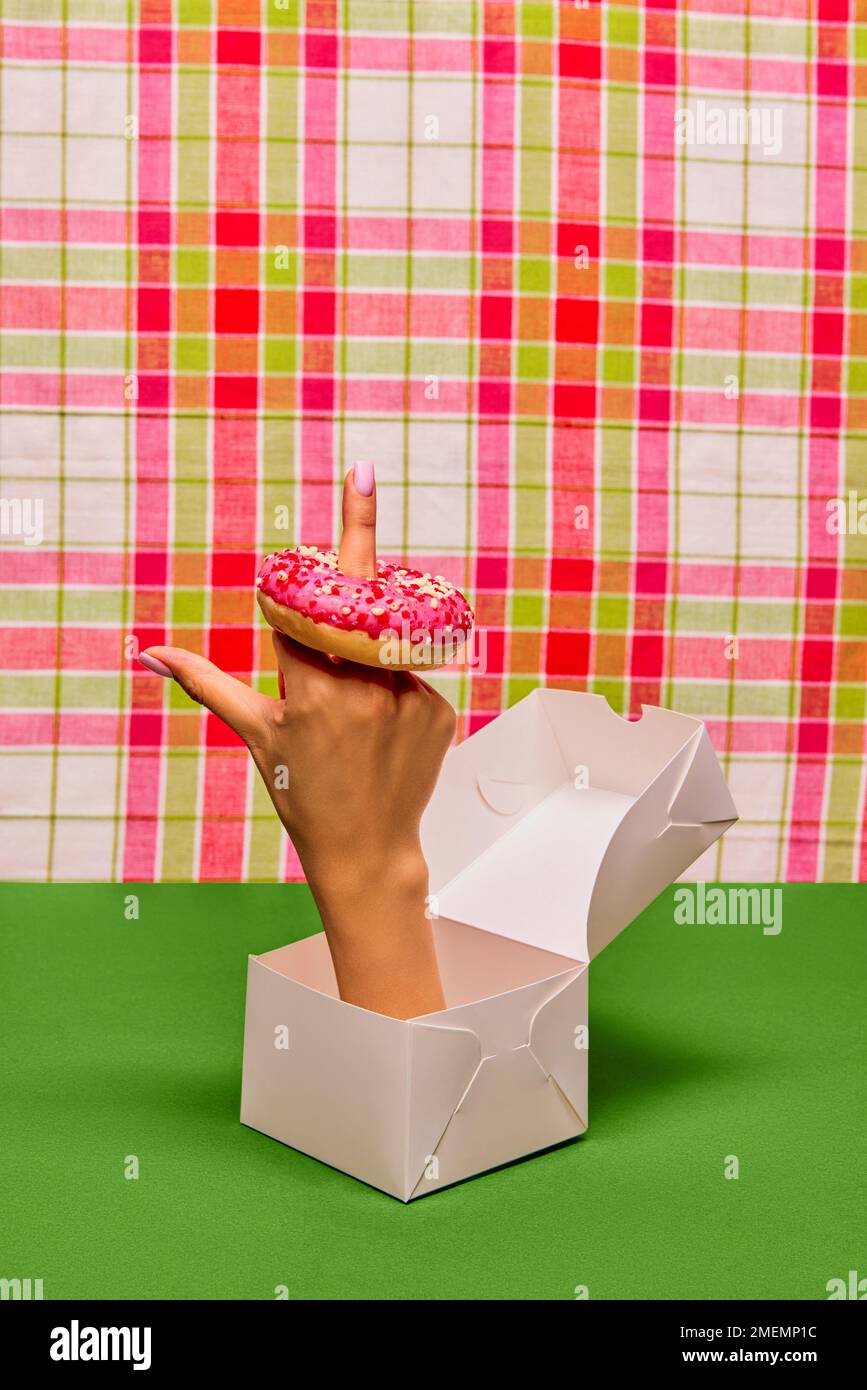 Pink box donut hi-res stock photography and images - Alamy