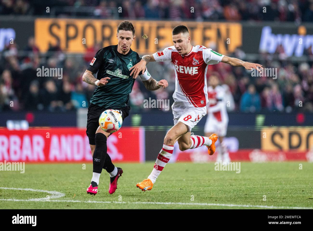 Köln, RheinEnergieStadion, 21.01.23: Denis Huseinbasic (R) (Köln) gegen ...