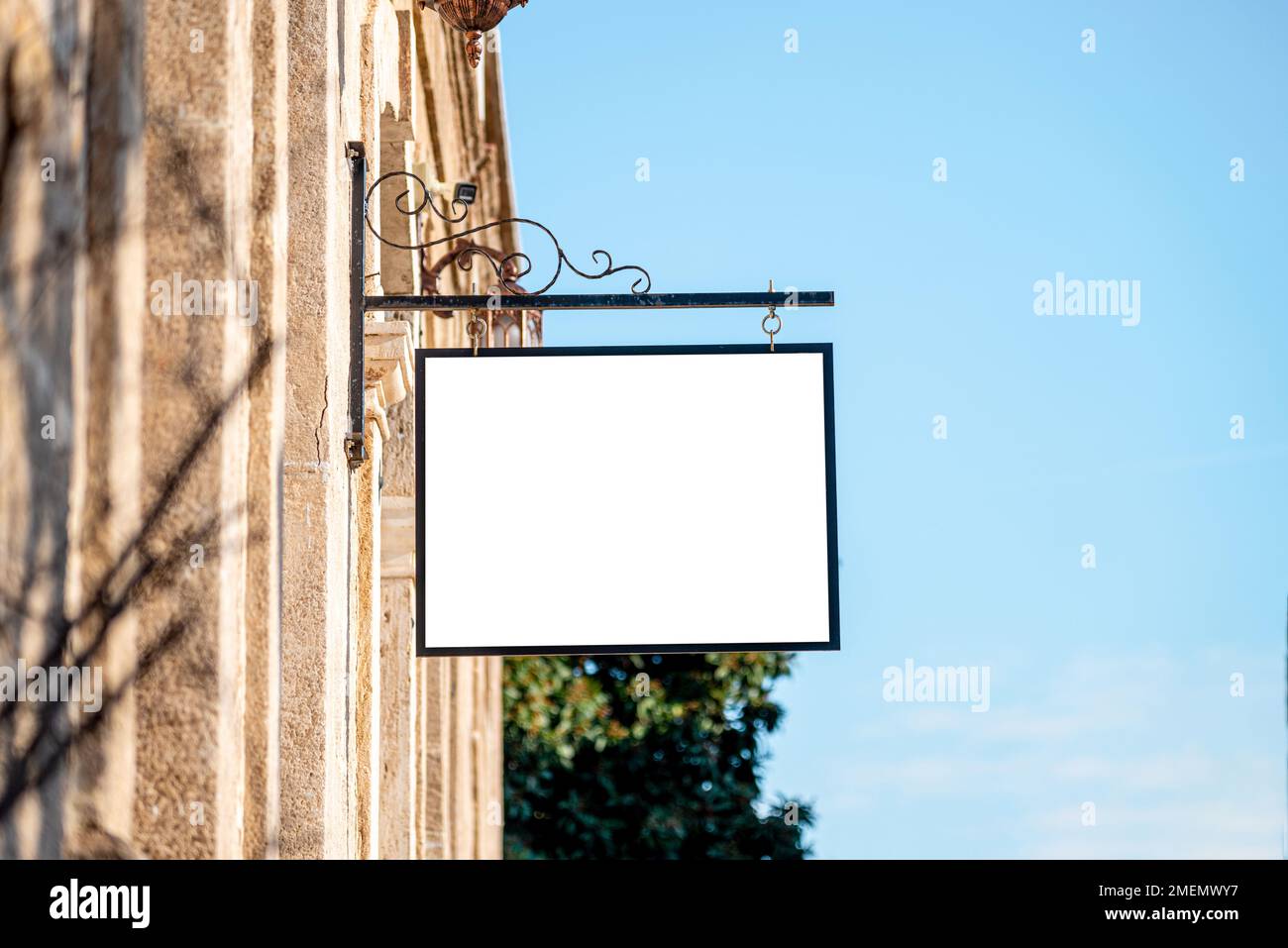 Empty sign board hi-res stock photography and images - Alamy