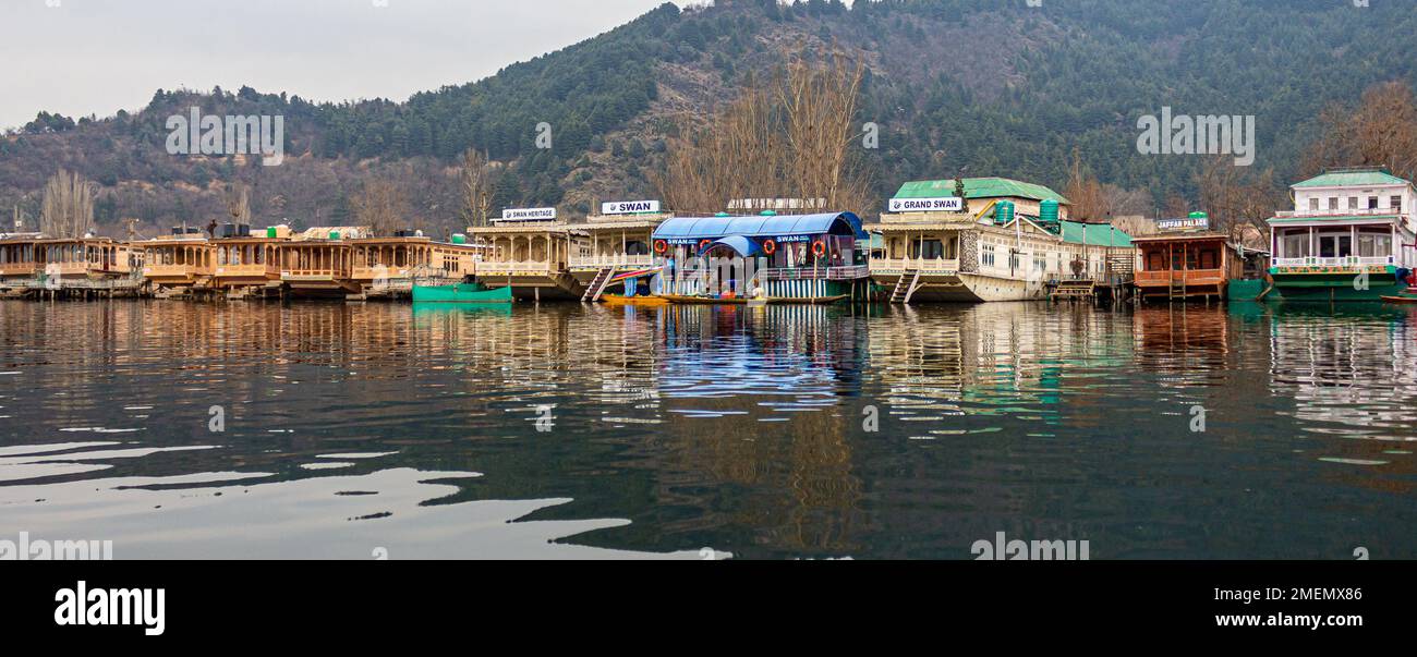 Popular Srinagar Houseboats in Dal Lake. Colourful Shikara ride ...