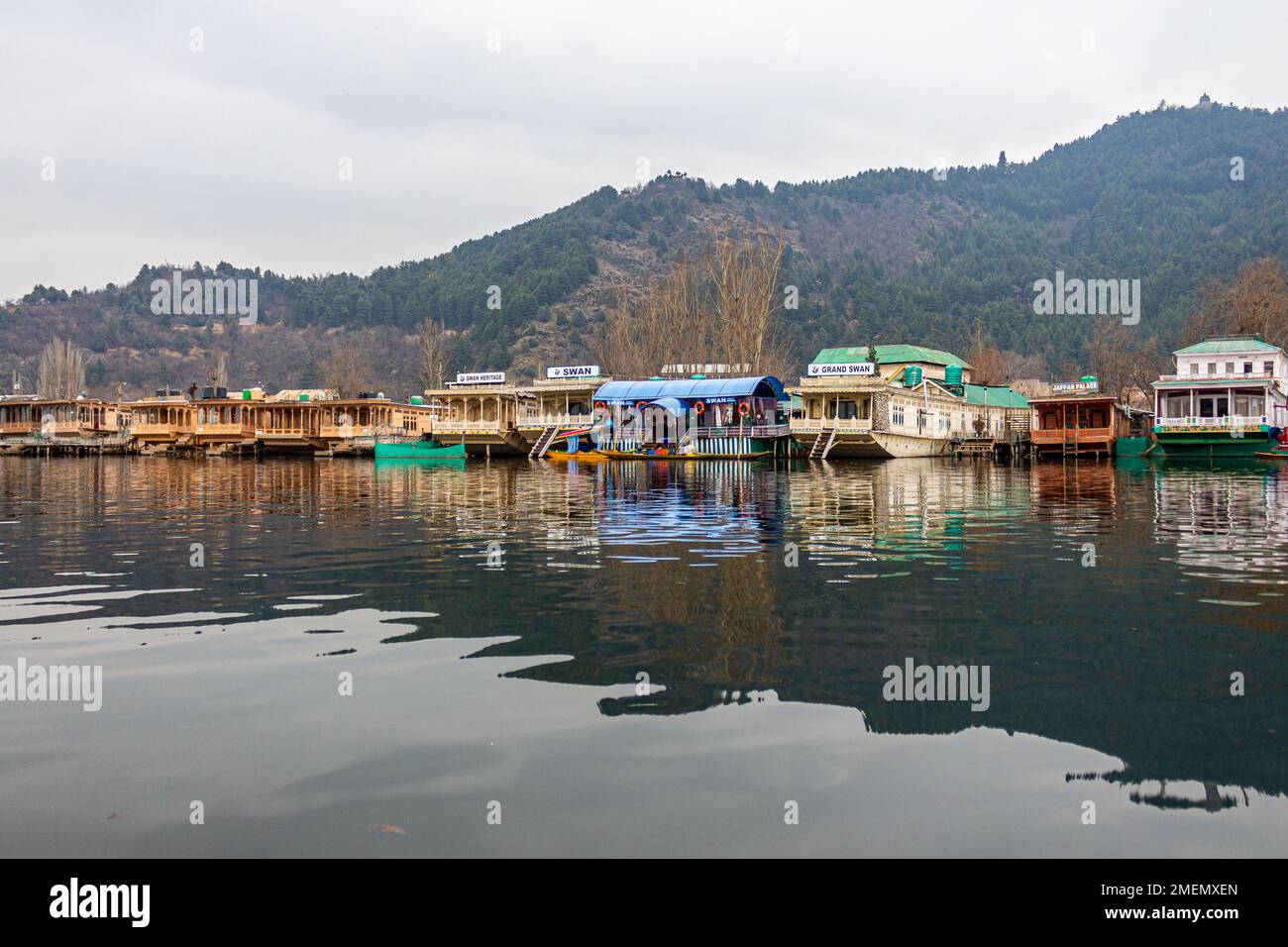 Popular Srinagar Houseboats in Dal Lake. Colourful Shikara ride ...