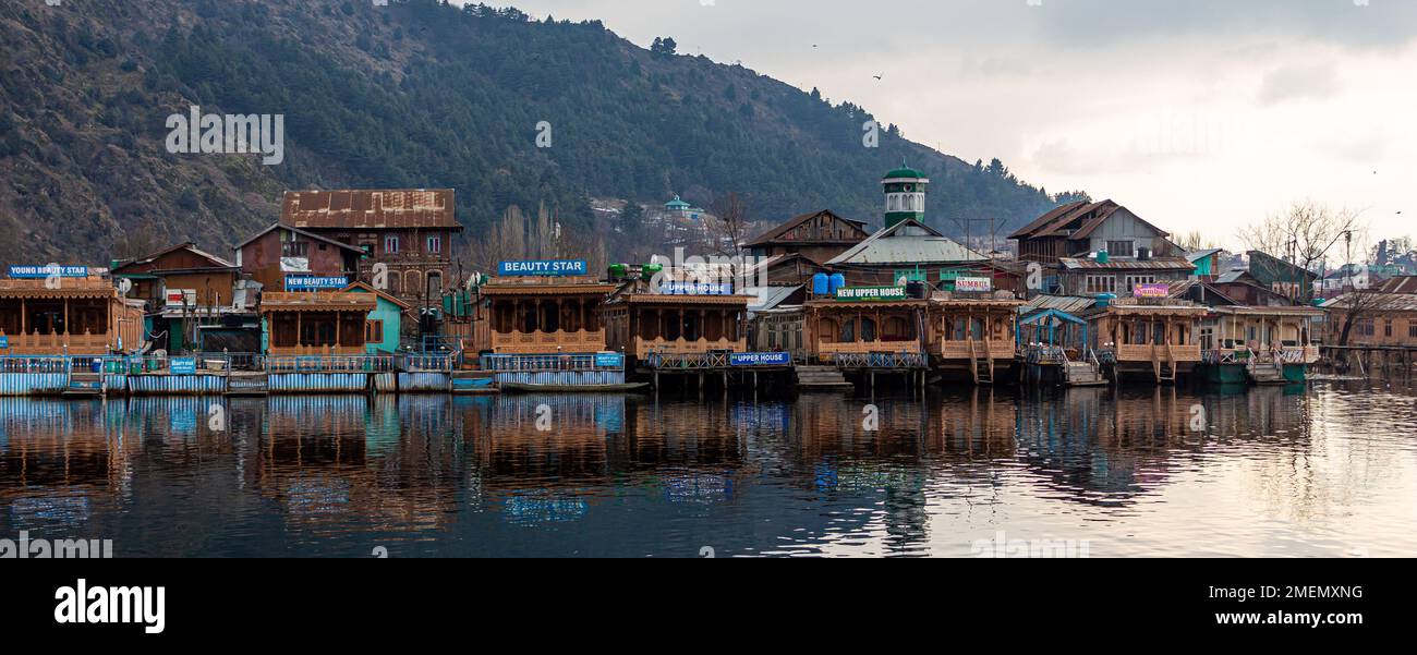Popular Srinagar Houseboats in Dal Lake. Colourful Shikara ride ...