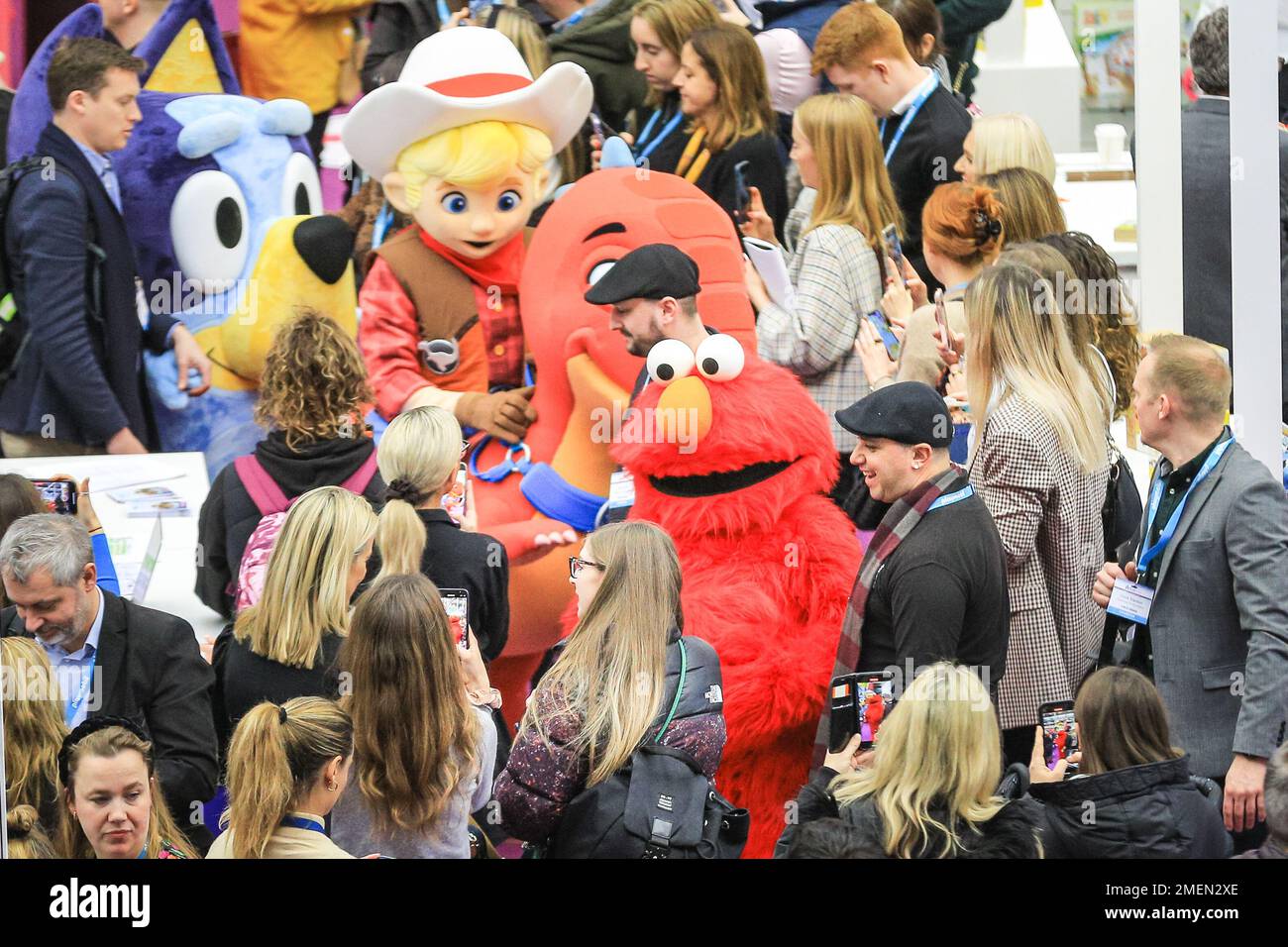 Elmo sesame street photocall hi-res stock photography and images - Alamy